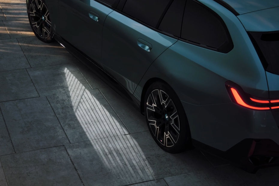 BMW i5 Touring 2025 eDrive40 M Sport Pro Price, Review in Thailand ...