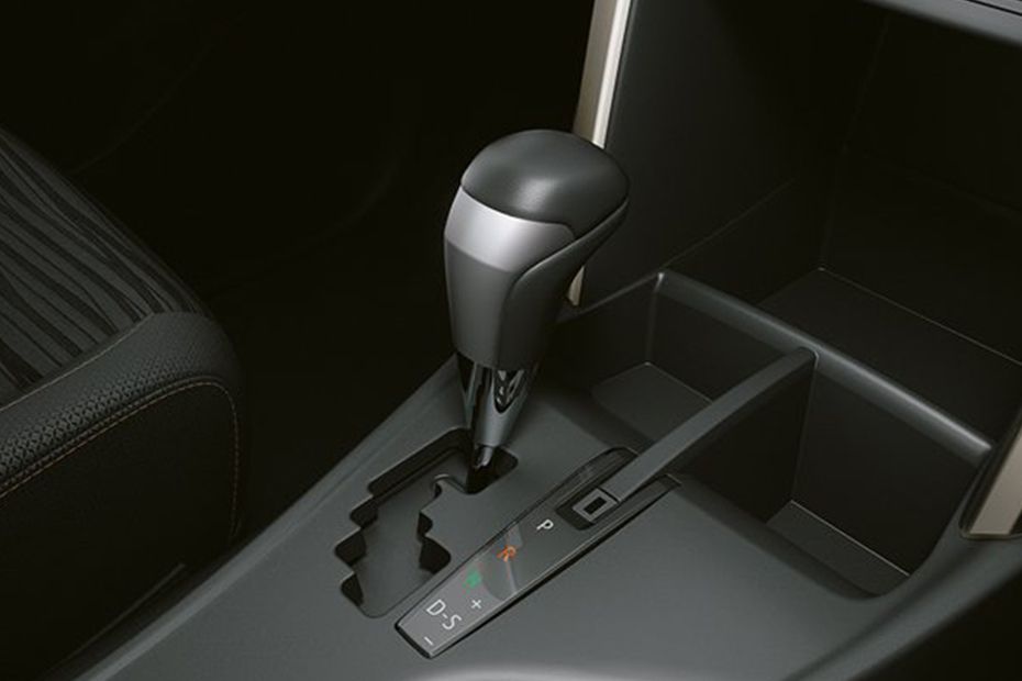 Toyota Innova Crysta 2.8V AT Price, Review in Thailand | ZigWheels