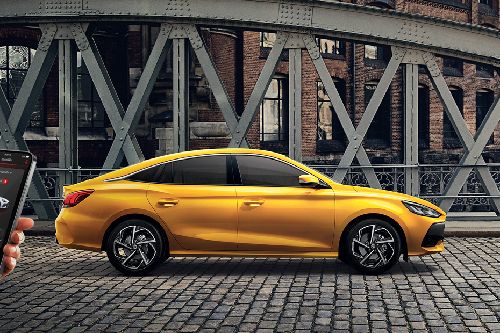 Toyota Yaris Ativ 2025 Images, See complete Yaris Ativ 2025 Photos in ...