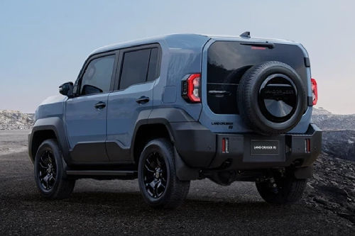 Mitsubishi Pajero Sport vs Toyota Land Cruiser FJ | ZigWheels