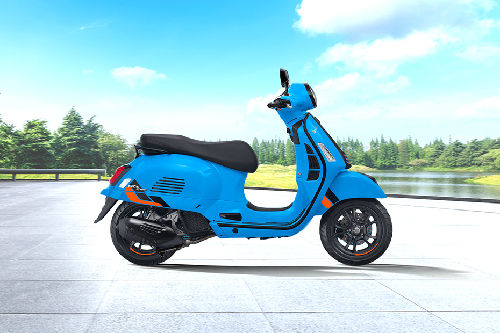 Kawasaki Ninja ZX-4R vs Vespa GTS | ZigWheels